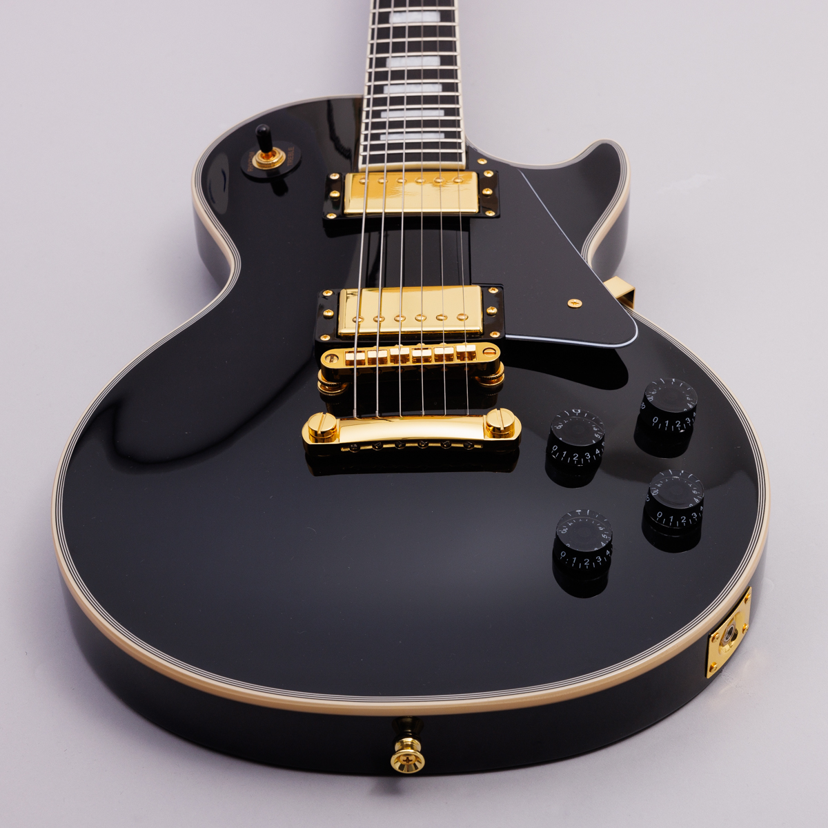 BUSKER’S BLC-500｜カラー＋ゴールドパーツの伝統的なルックスに、現代的な仕様を盛り込んだ1本 | ギタセレ（Guitar Selection）