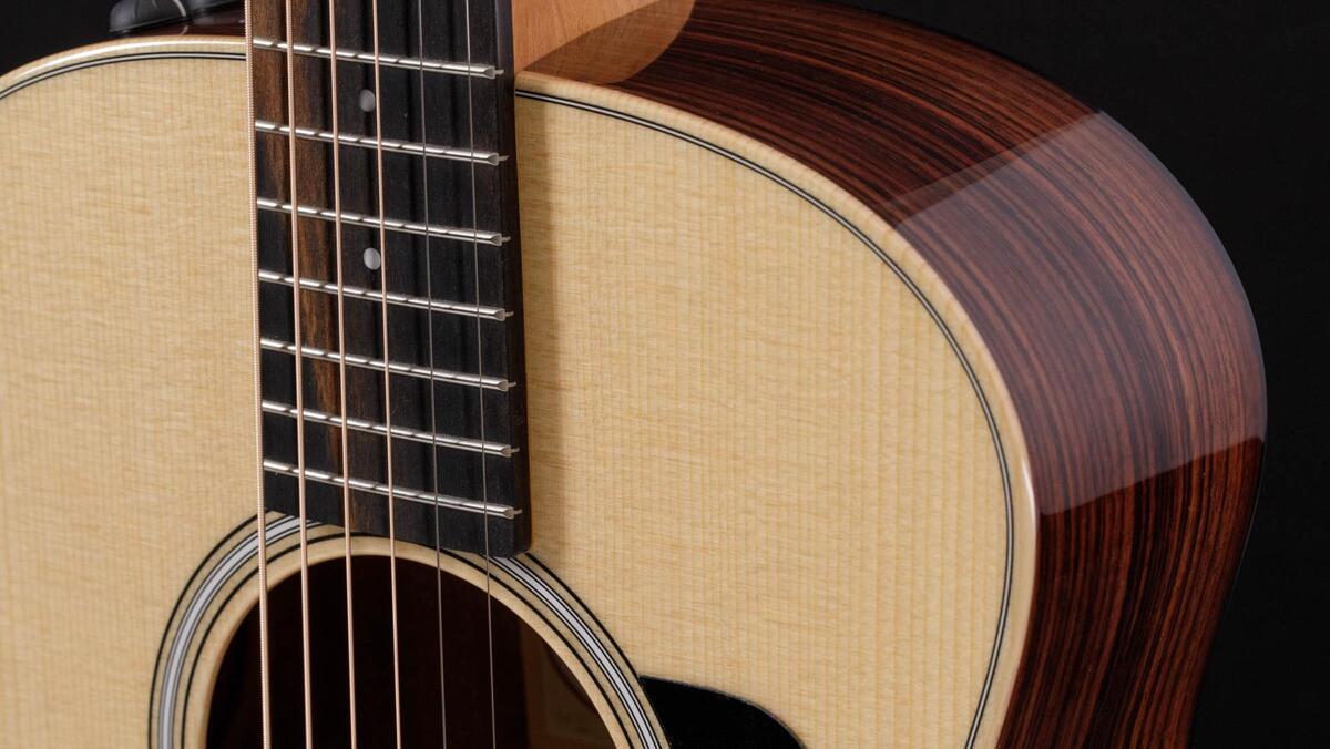 コンパクトでも力強い！Taylor GS Mini-e Rosewood Plusが登場 | ギタセレ（Guitar Selection）