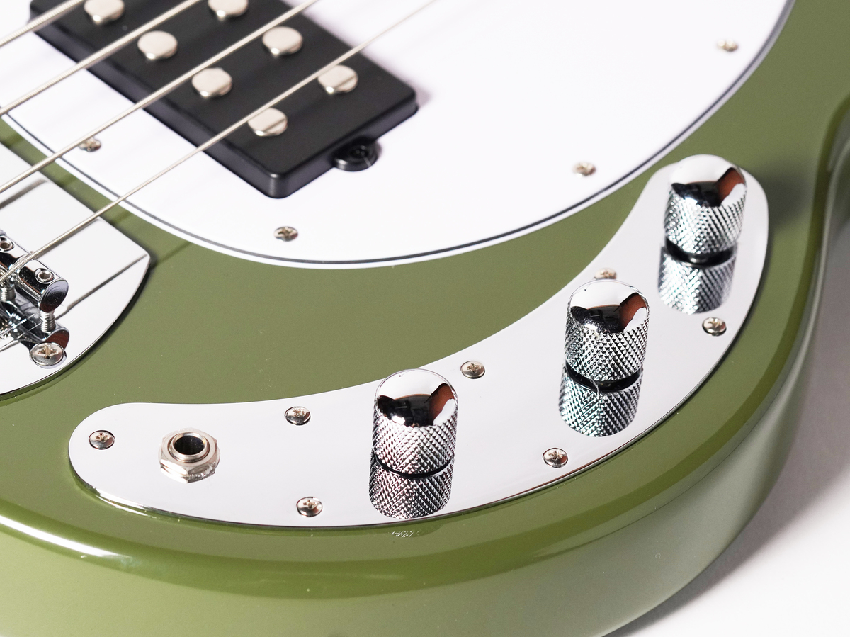 Sterling by Musicman×島村楽器の夢のコラボ！StingRay RAY4が新登場 | ギタセレ（Guitar Selection）